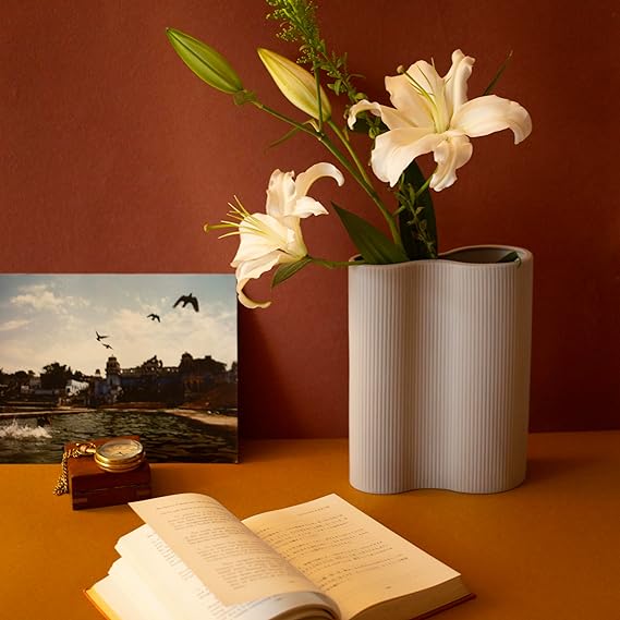 Buy Infinity shape Vase